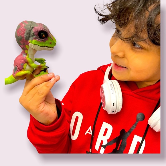 wow wee | Toys | Untamed Raptor By Fingerlings Interactive Collectible ...